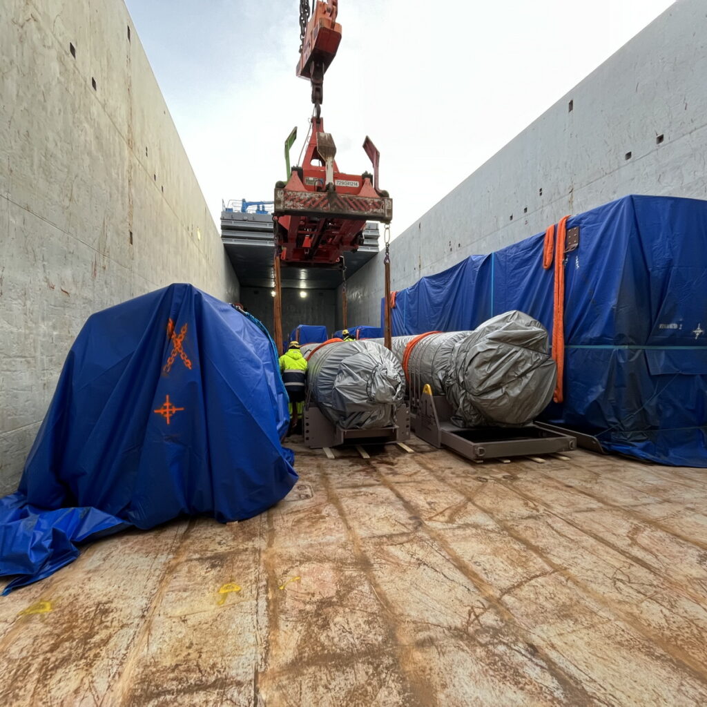 Project cargo by a chartered vessel - Hacklin Logistics