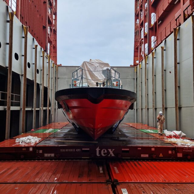 Project cargo by a chartered vessel - Hacklin Logistics