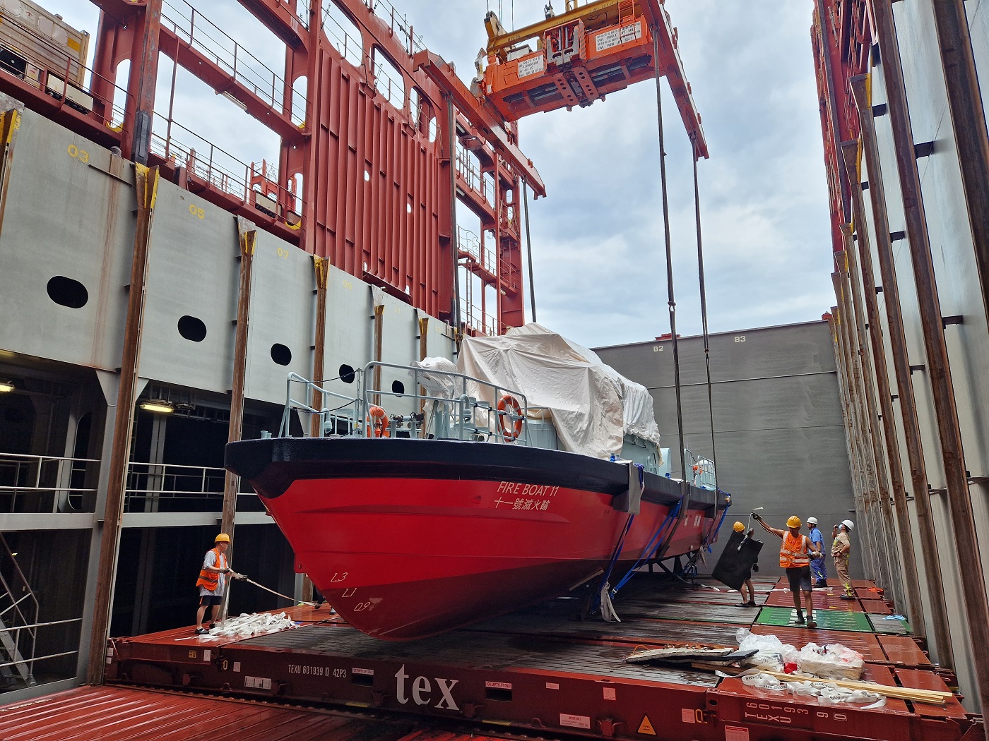 Large boat delivered to Asia - Hacklin Logistics