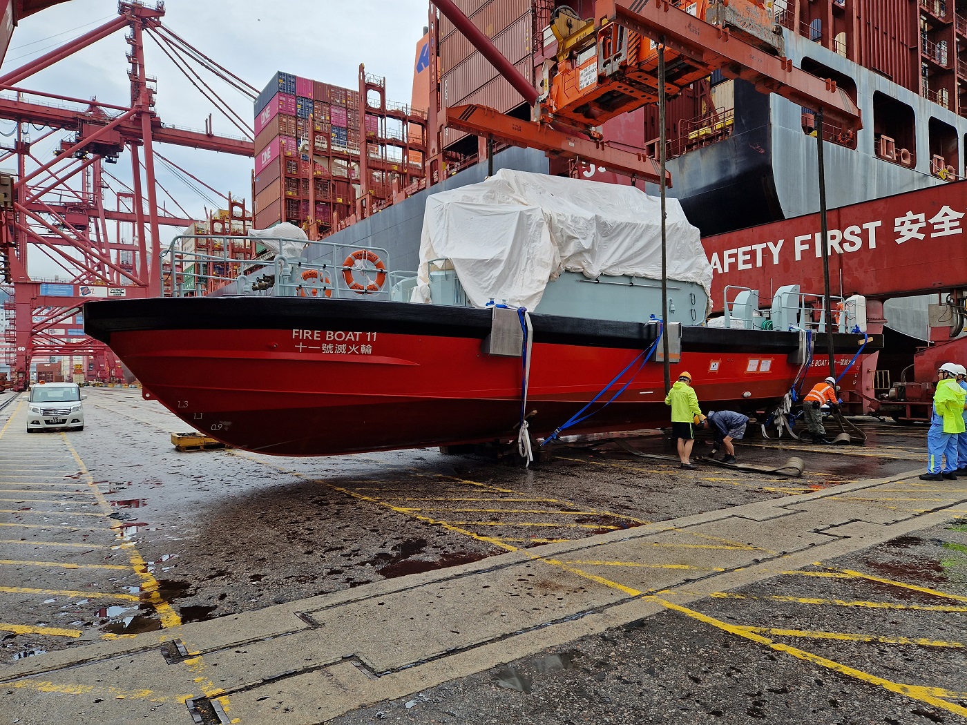 Large boat delivered to Asia - Hacklin Logistics