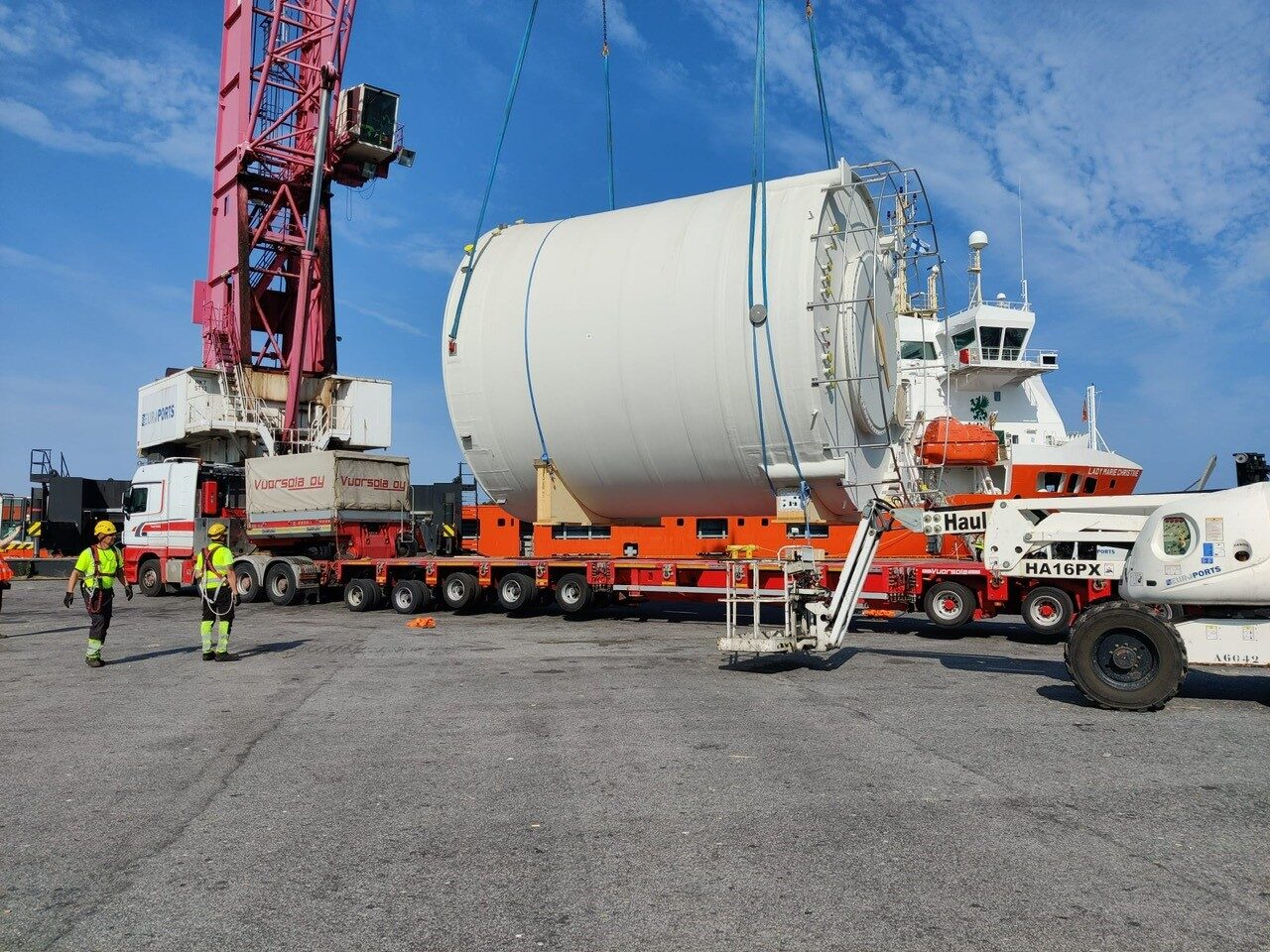 Project cargo by a chartered vessel - Hacklin Logistics