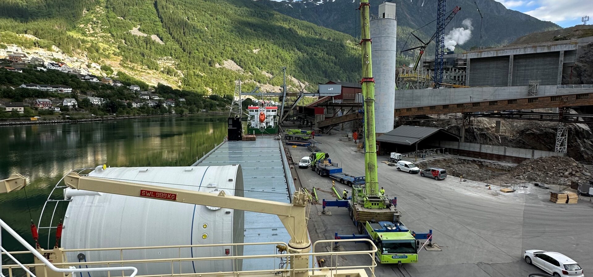 Project cargo by a chartered vessel - Hacklin Logistics