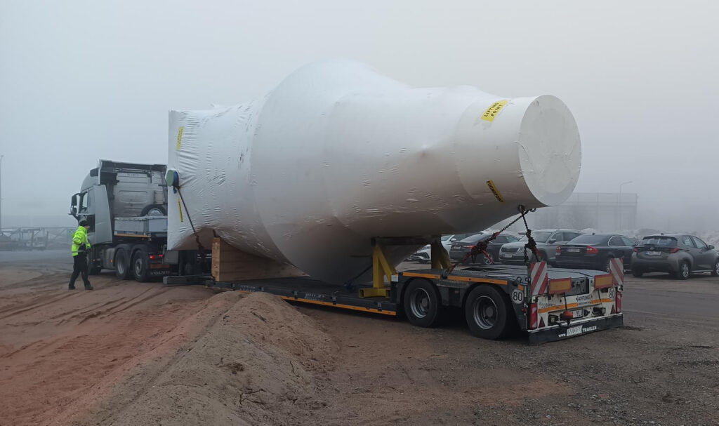 Diamondback chip bin to South Africa - Hacklin Logistics